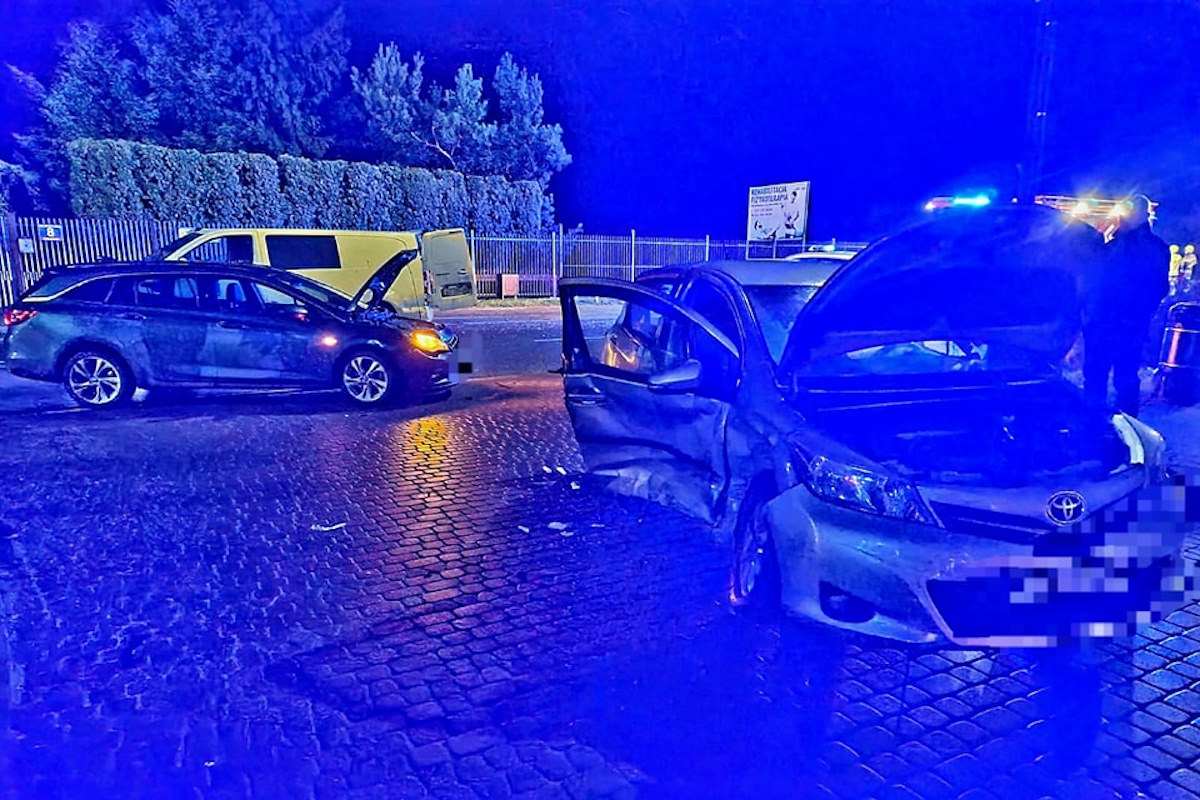 Poważny wypadek. Kilka osób rannych, 3 godziny utrudnień Poważny wypadek. Kilka osób rannych, 3 godziny utrudnień